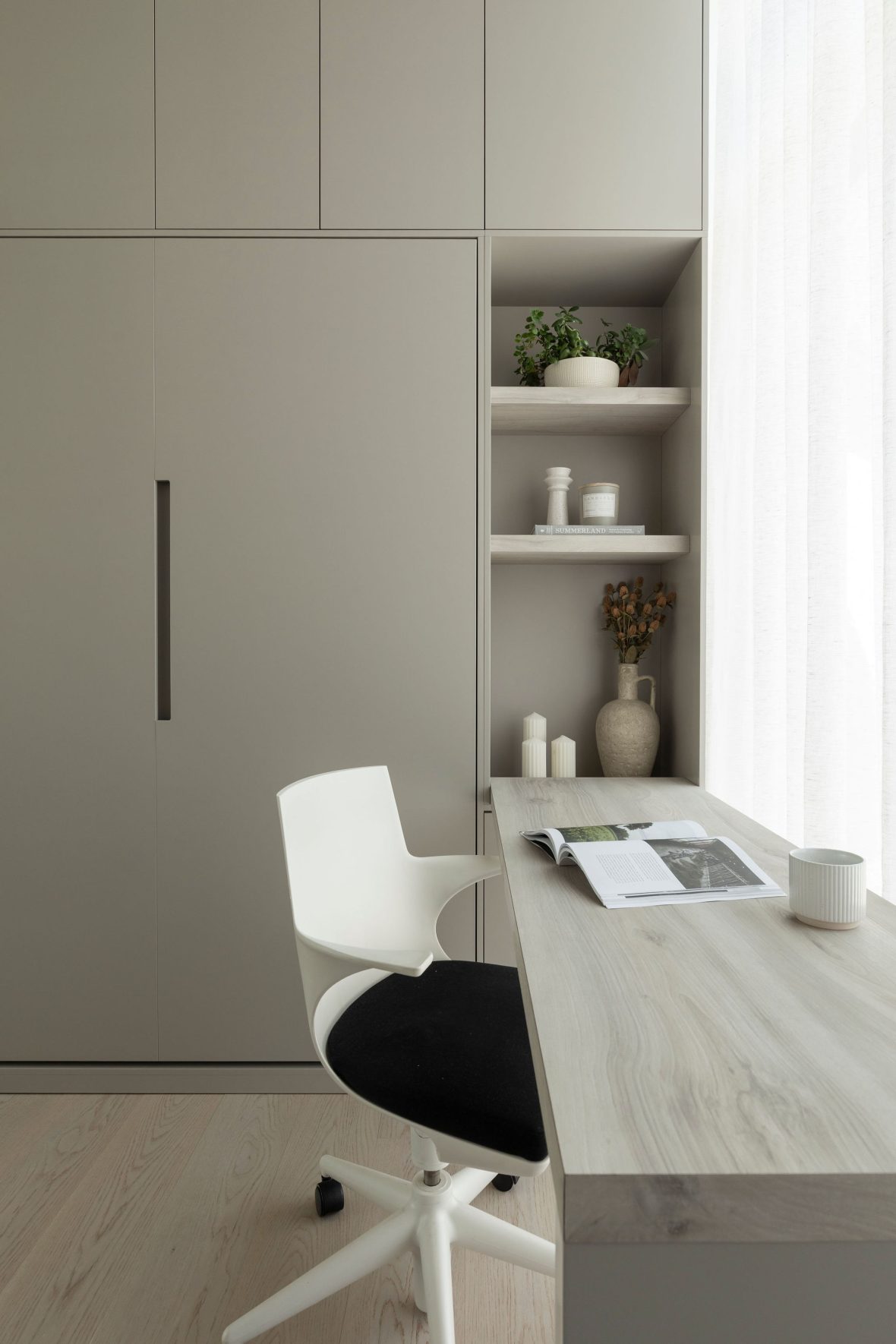 Murphy Bed with Desk: Space-Saving Solutions — Limuro